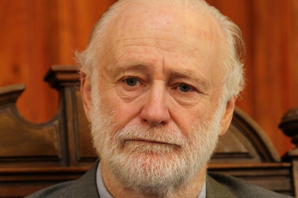 Economista Manuel Riesco asegura que José Piñera es "un extremista ...