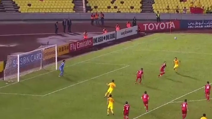 La insólita manera de sacar con la que sorprendió el arquero de Siria ...