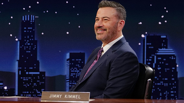 Glen Powell y Sarah McLachlan serán los primeros invitados al programa de Jimmy Kimmel en su ...