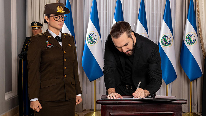 Bukele prohíbe el "lenguaje inclusivo" en las escuelas públicas de El Salvador