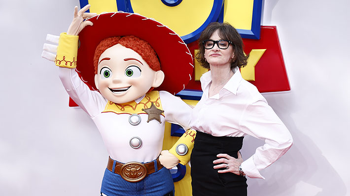 Fotos | Joan Cusack sorprende al asistir a preestreno de "Toy Story 5 ...
